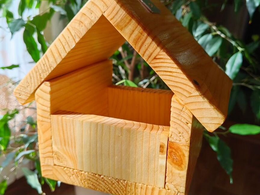 Продам кормушку