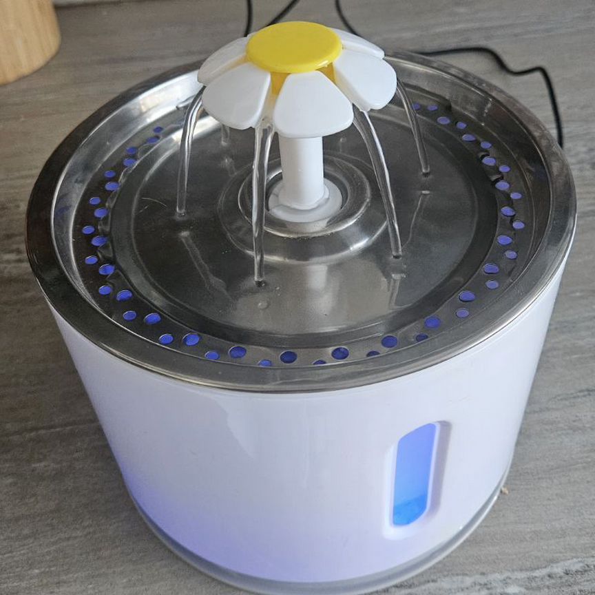 Фонтанчик для кошек