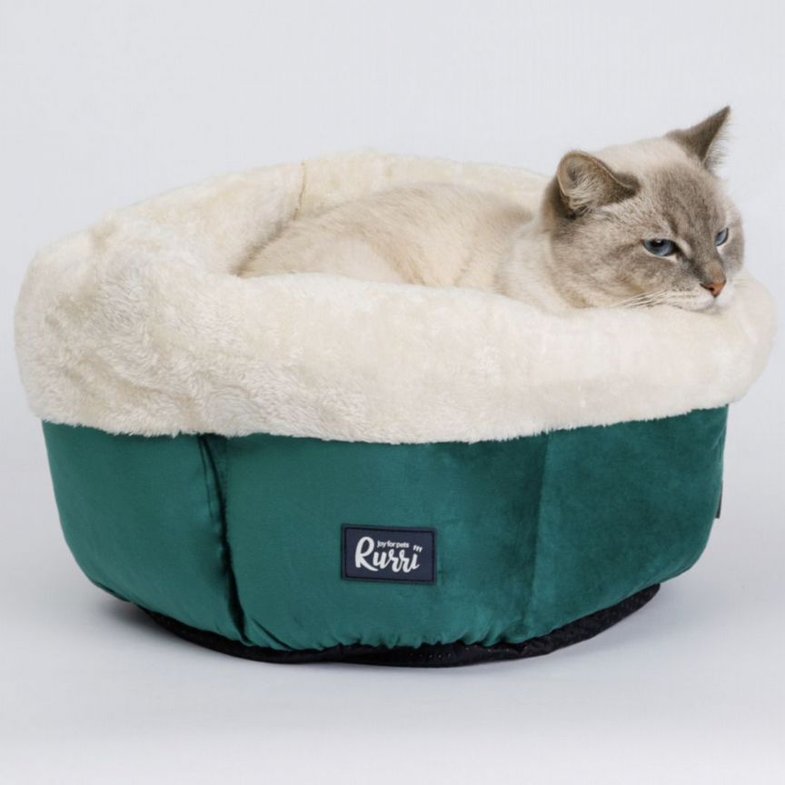 Лежанка для кошек новая