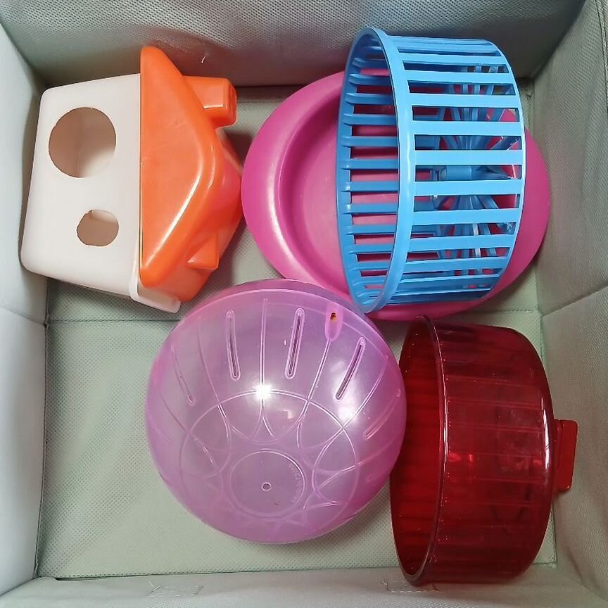 Домик и колеса для хомяка