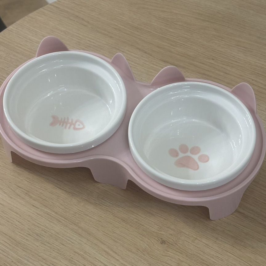 Керамическая миска на подставке