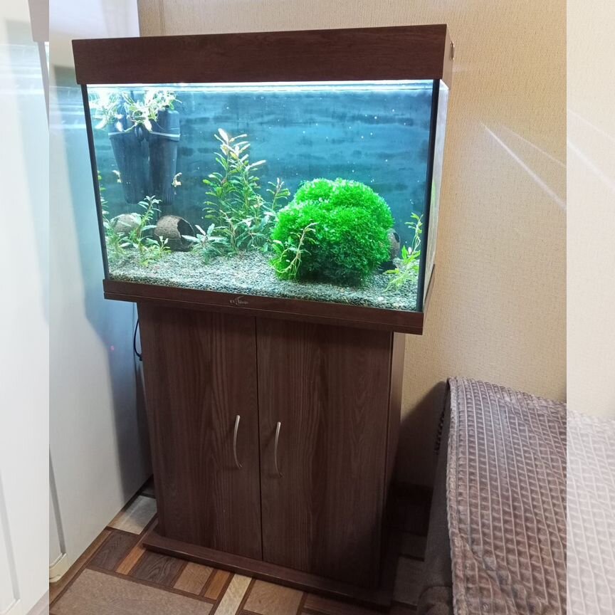 Продается аквариум 100л. с тумбой