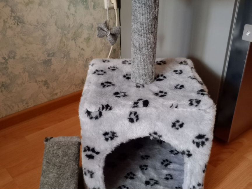 Домик для кошки с когтеточкой новый