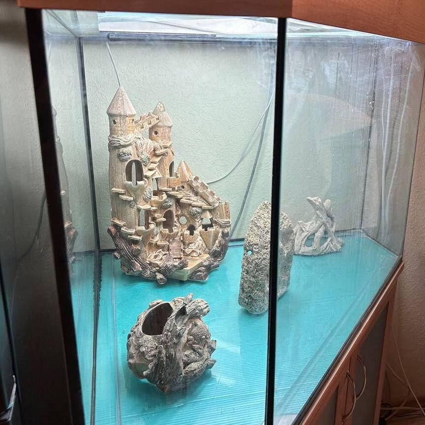 Аквариум на полном фарше: фильтр, тумба, замок