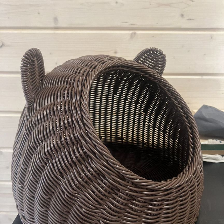 Лежанка для кошек из ротанга