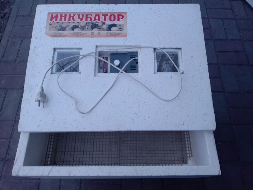 Инкубатор на 100 яиц