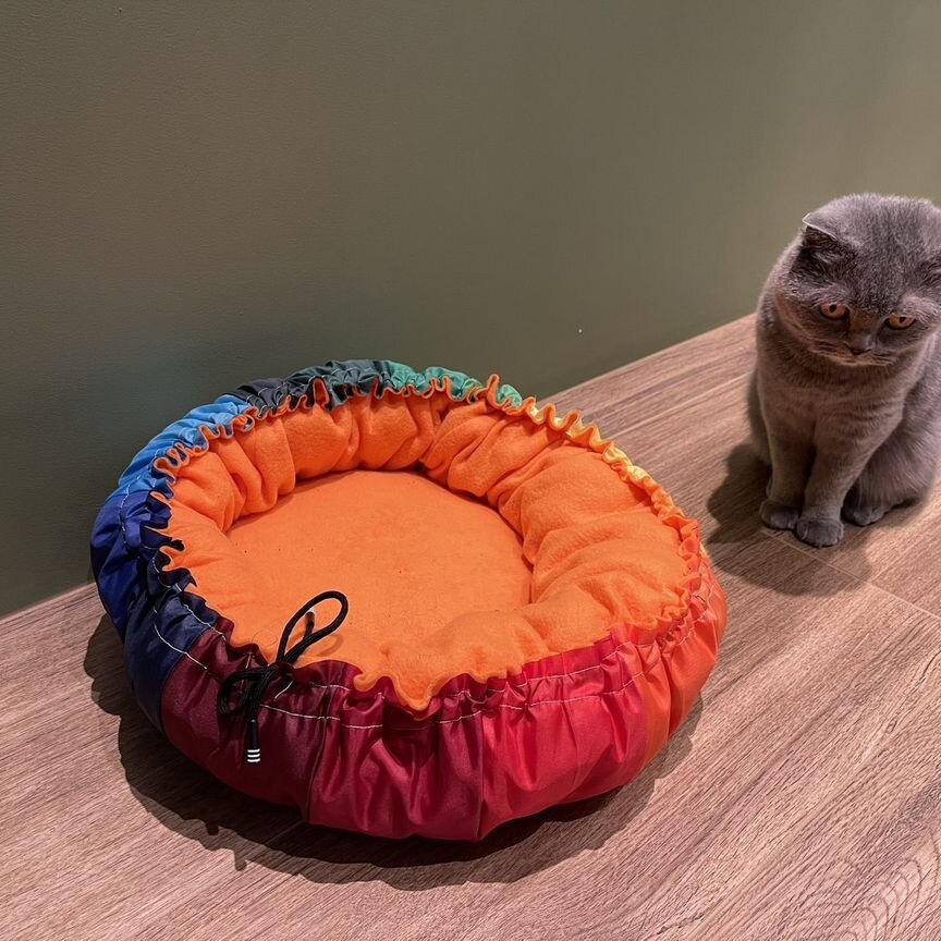 Лежанка для кошек и собак