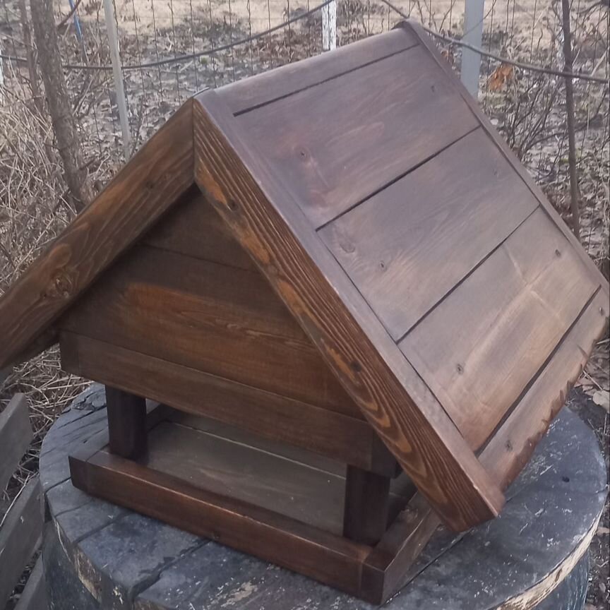 Кормушка для птиц из дерева большая