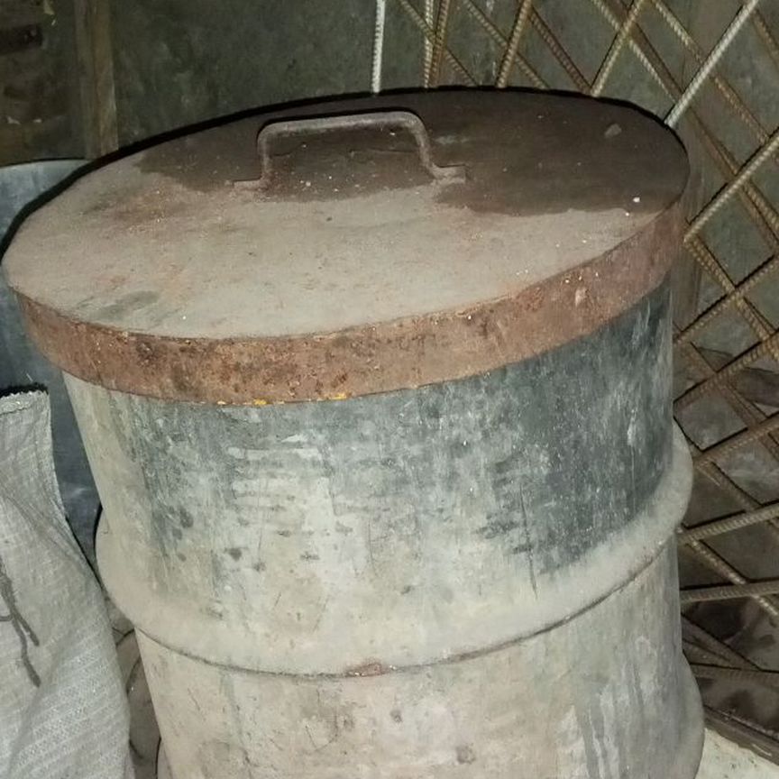 Бочки металлические 200 л с крышкой под зерно