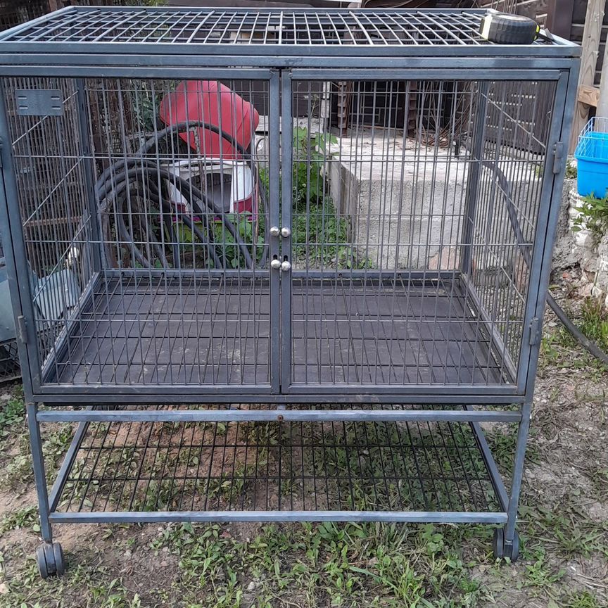 Клетка для кошек.собак. грызунов.шиншилл