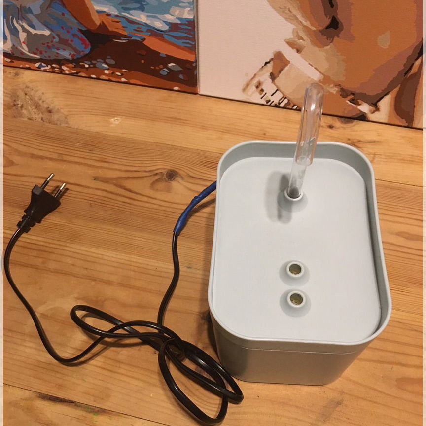 Фонтан поилка для кошек