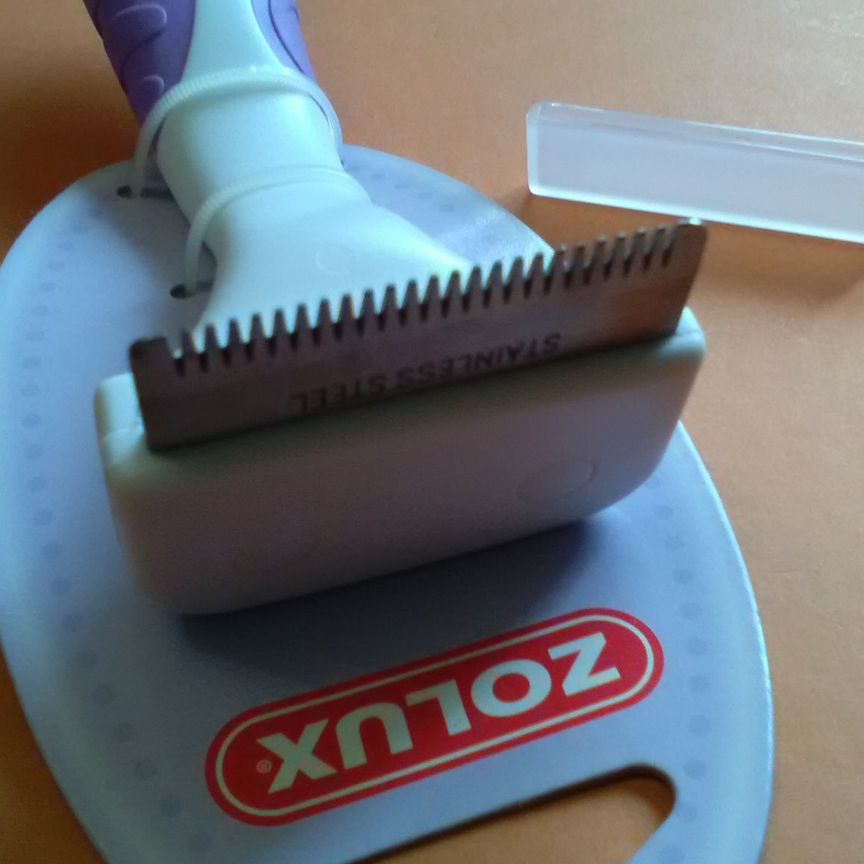 Zolux Золюкс Щетка-тример малая для кошек. Новая