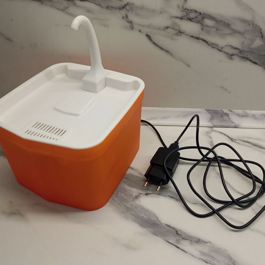 Фонтан поилка для кошек