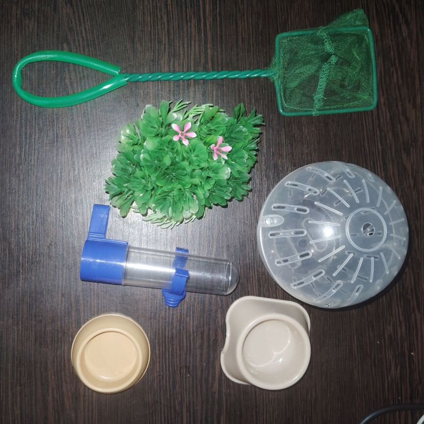 Сачок и искусственное растение для аквариума и тд