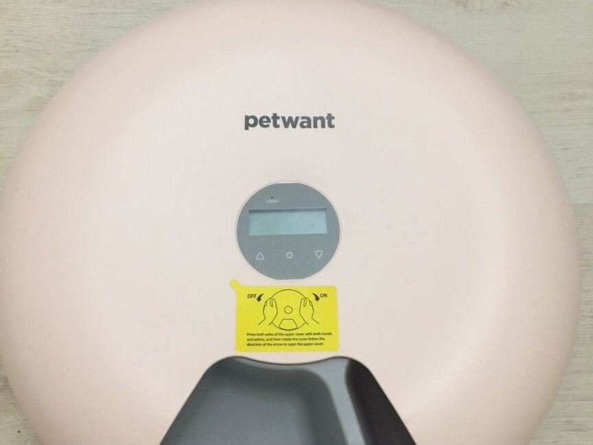 Автокормушка для кошек Petwant розовая