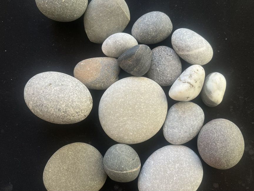 Галька морская и ракушки для декора