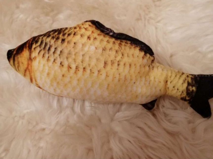 Игрушка для кошки или собачки-рыбка карась