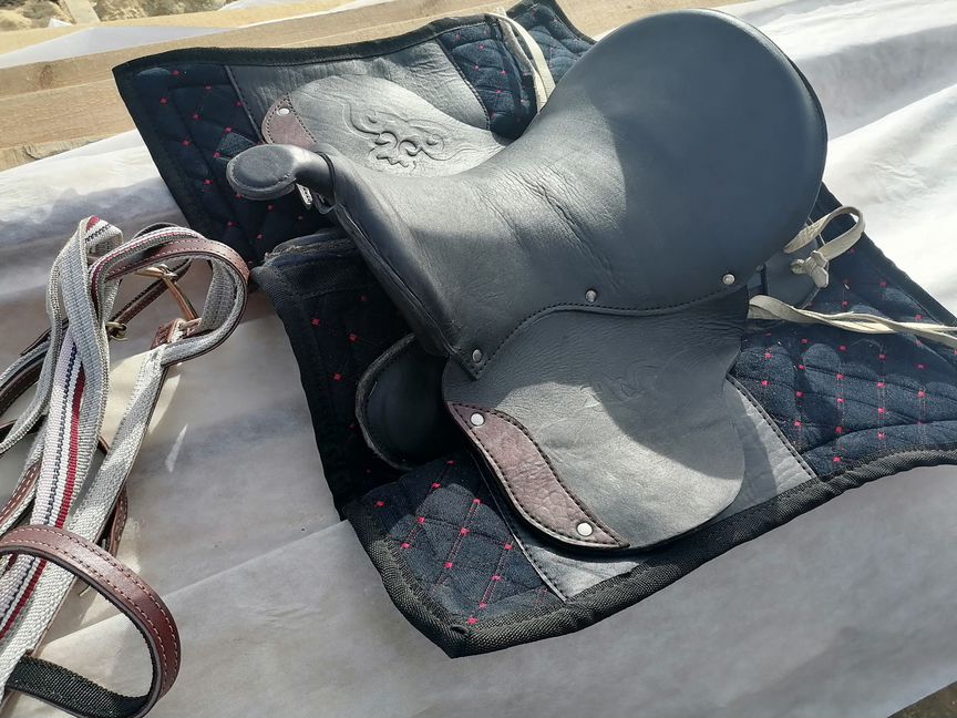 Седло кавалерийское. 2 шт