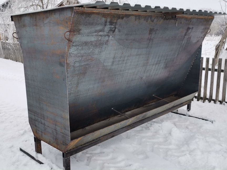Бункерная кормушка для телят, поросят