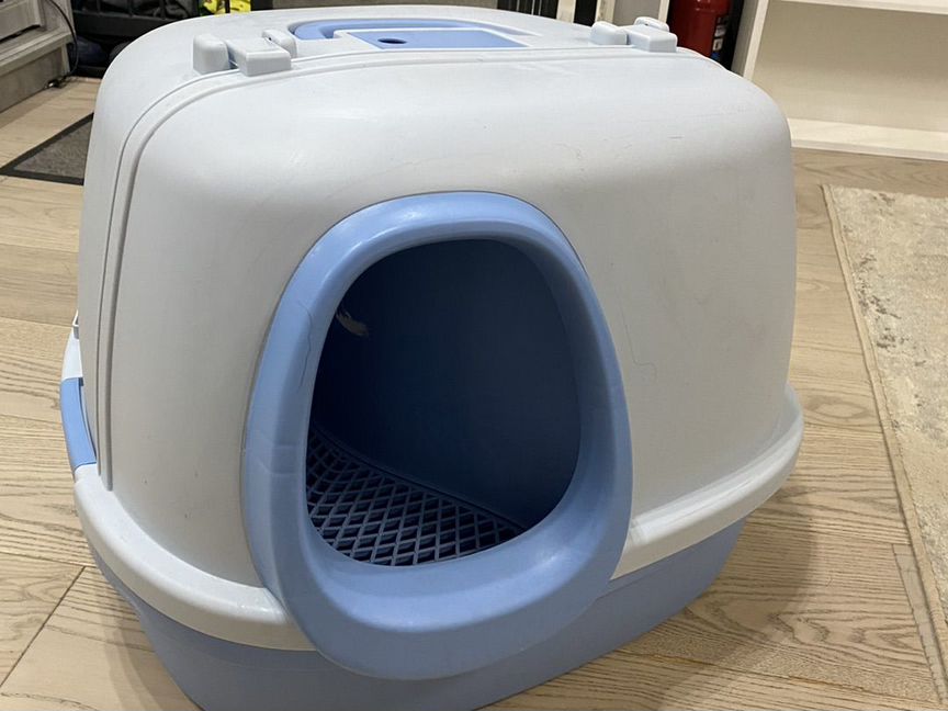 Закрытый лоток для кошек большой