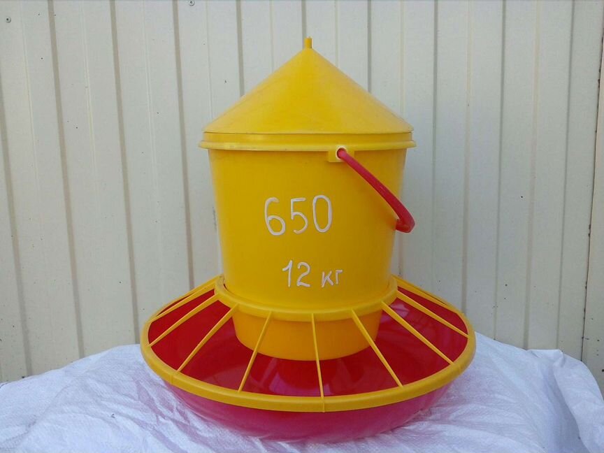 Кормушки и поилки для птицы