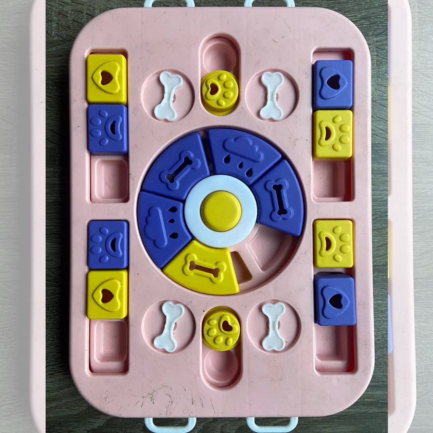 Игрушка-кормушка для собак