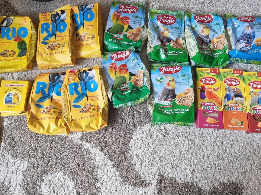 Корм и лакомства для попугаев