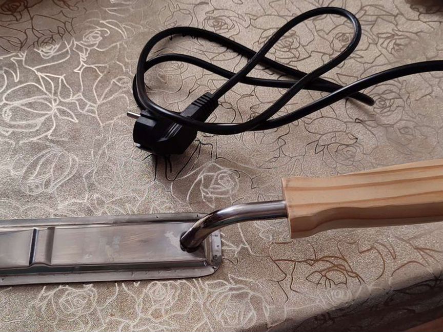 Инструмент для распечатки медовых сот