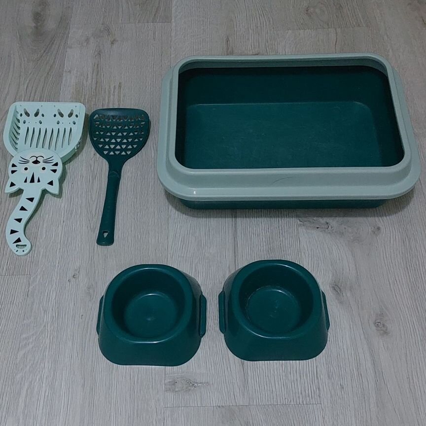 Лоток и миски для кошек