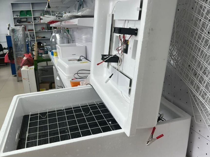 Инкубатора Несушка (64 вг) с гигрометром и вентидя