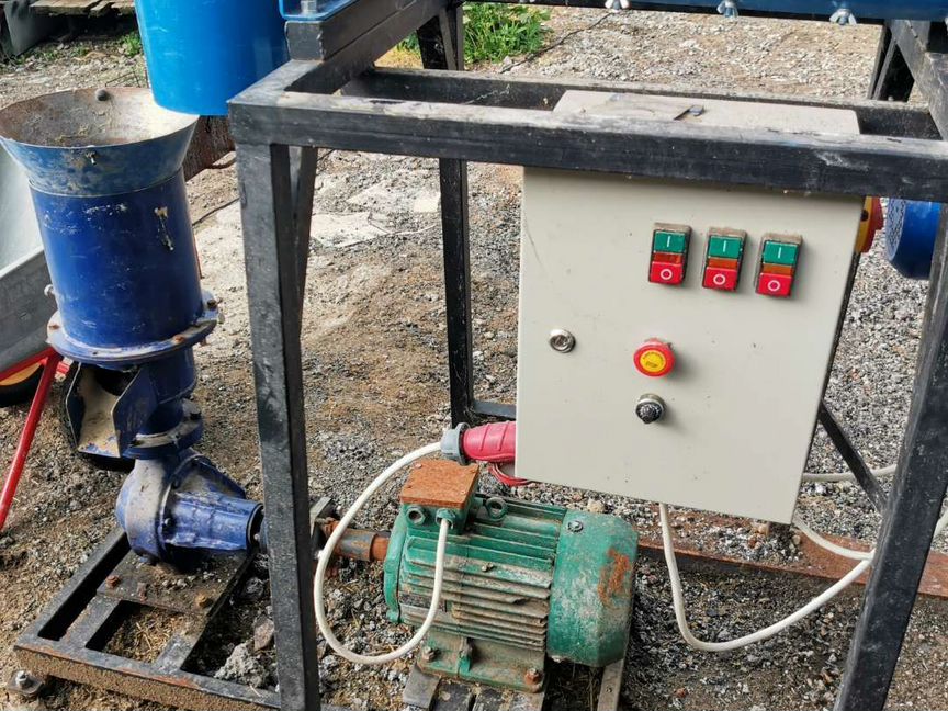 Гранулятор и смеситель дозатор