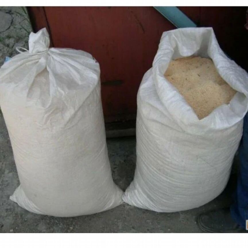 Опилки в мешках