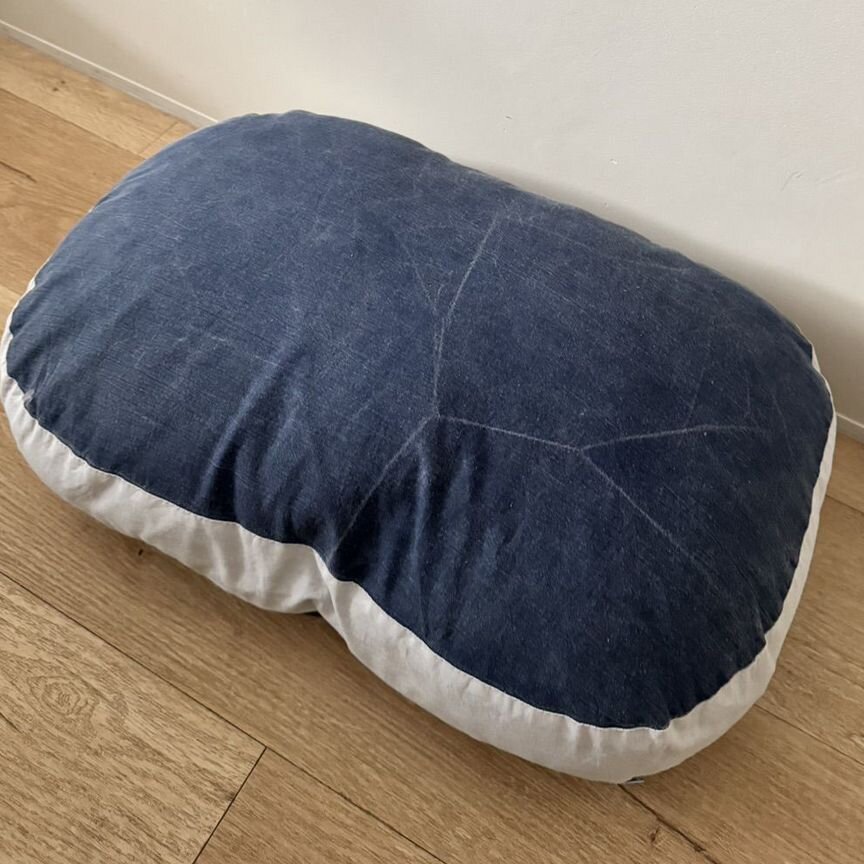 Лежанка для кота пухлая сине-голубая