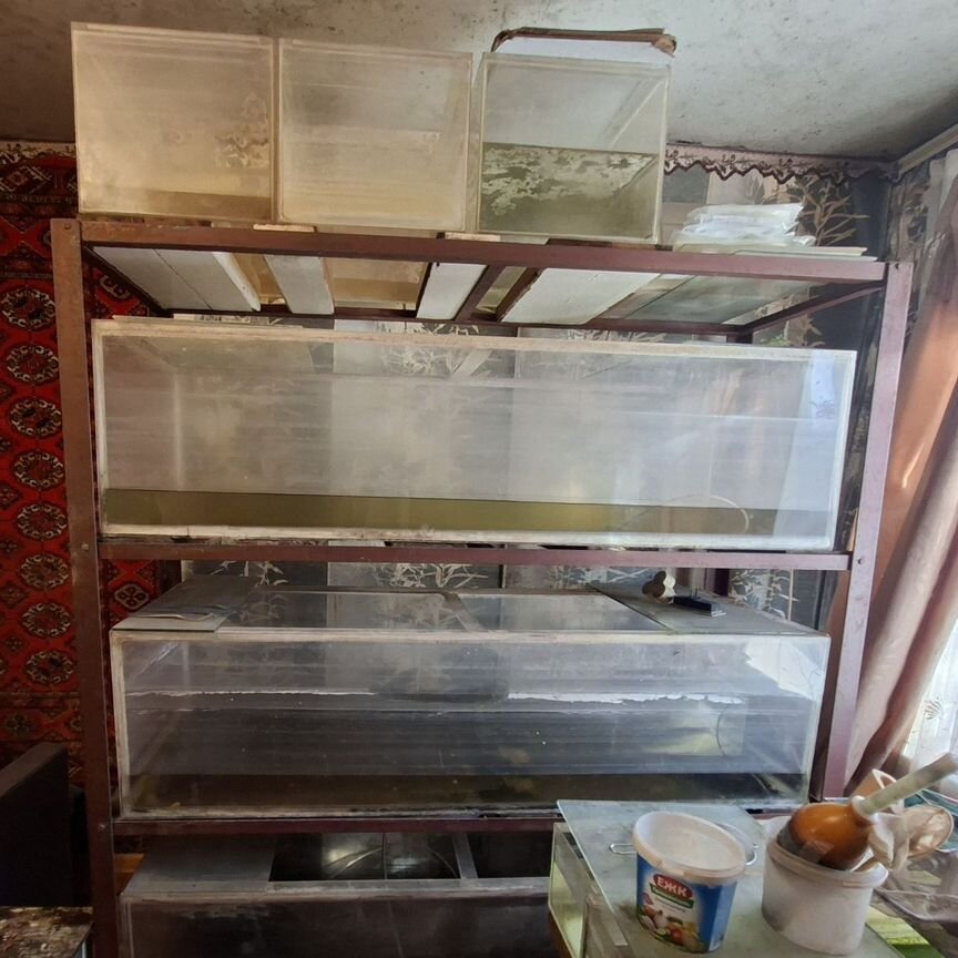 Продаётся стойка с аквариумами