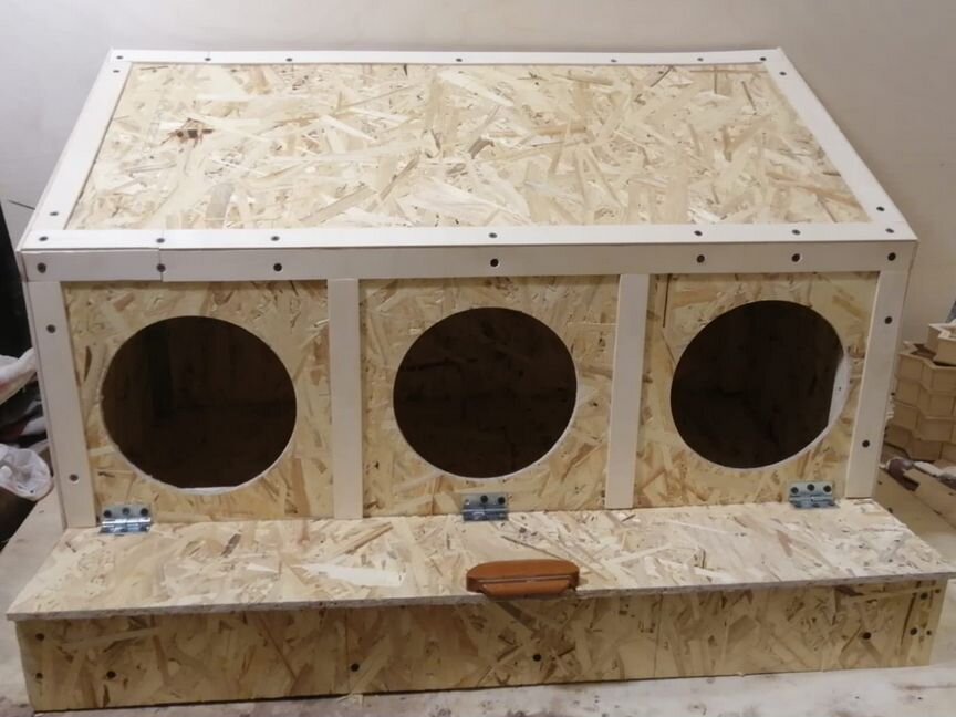 Гнездо для кур с яйцесборником