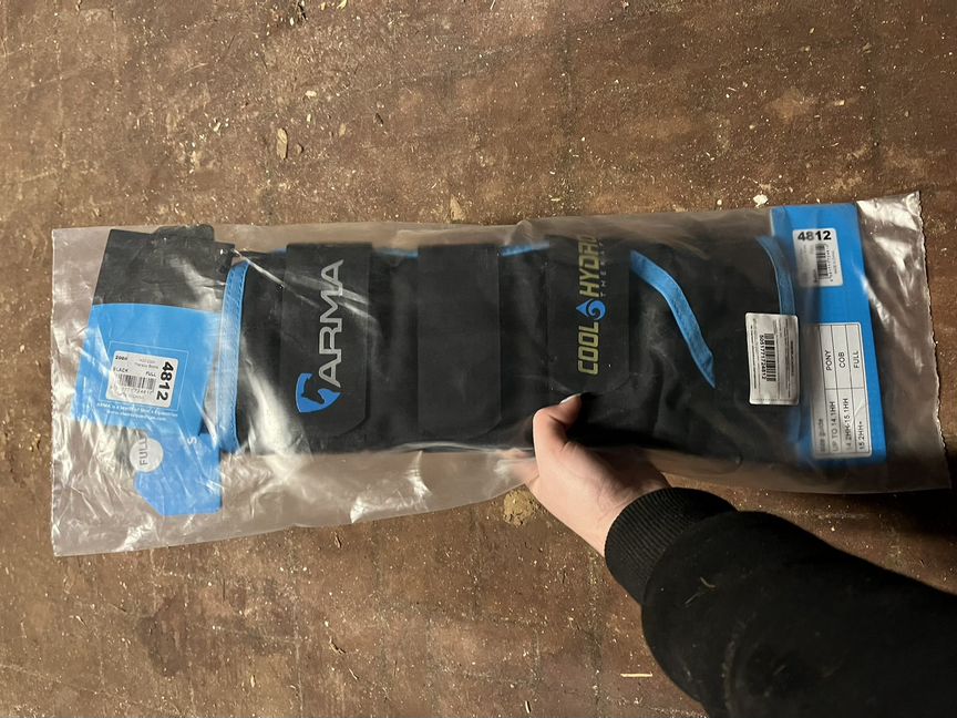 Охлаждающие ноговки для лошади