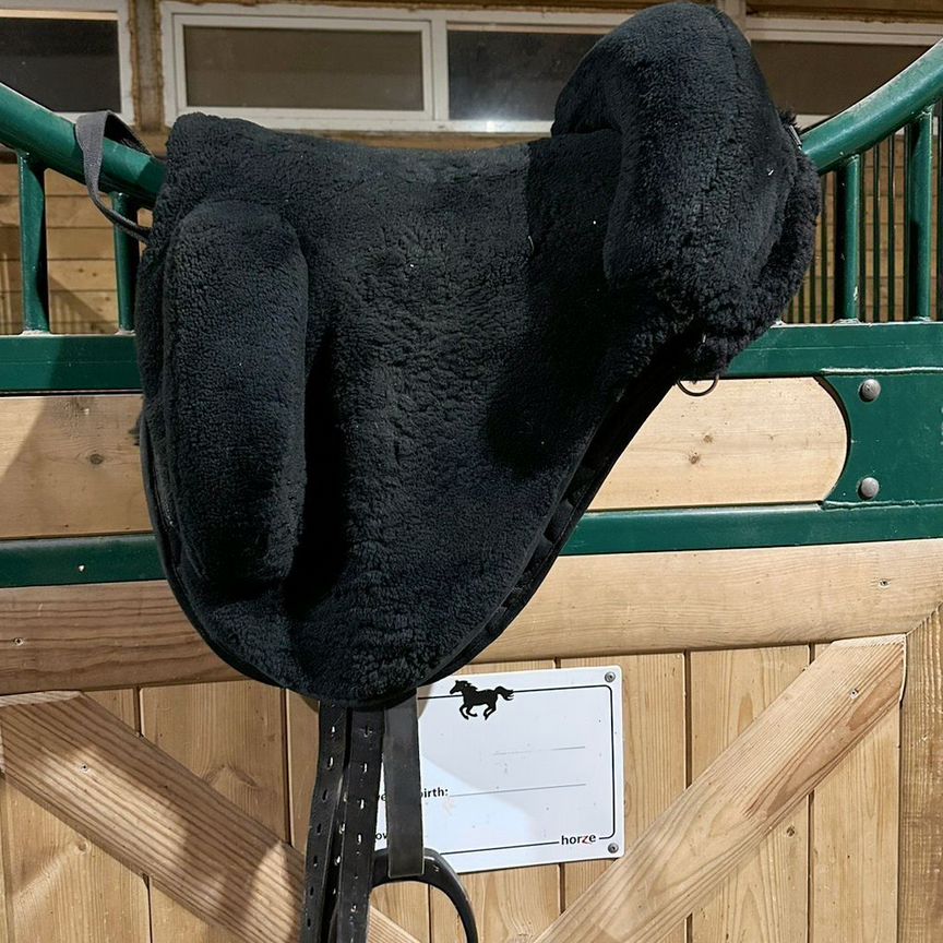 Седло для лошади меховое