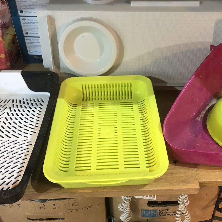 Лотки, сенник, поильники, дом