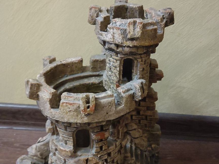 Замок для аквариума