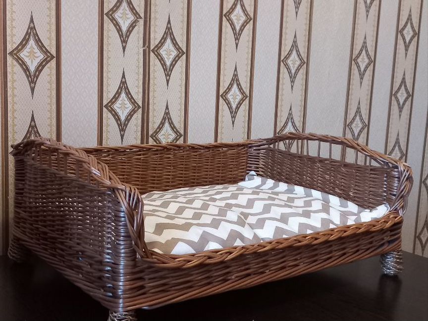 Корзинка лежанка для кошек и собак из ротанга