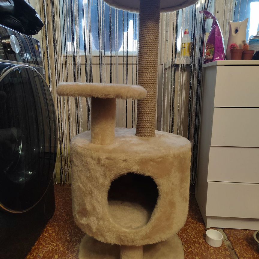 Кошачий домик с когтеточкой