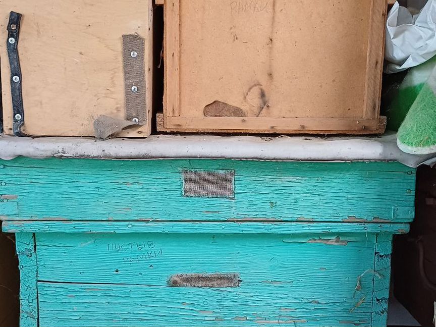 Ульи и предметы пчеловодства