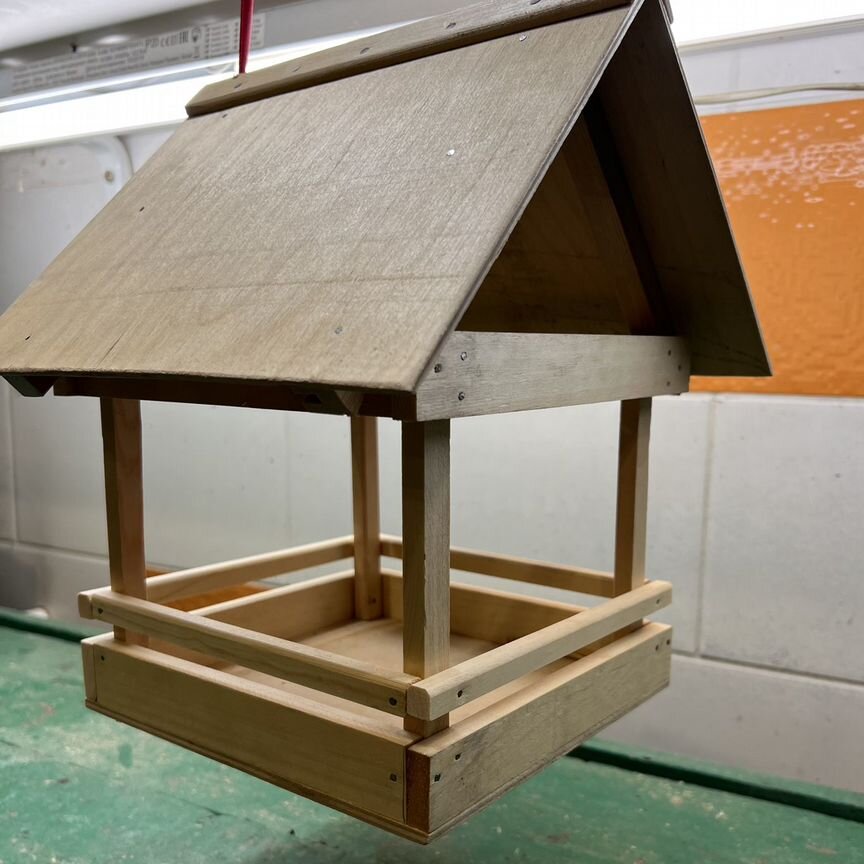 Кормушка для птиц из дерева