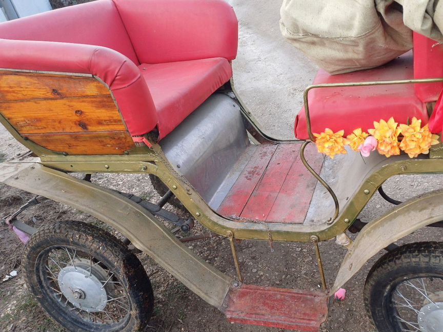 Прогулочная телега к лошади