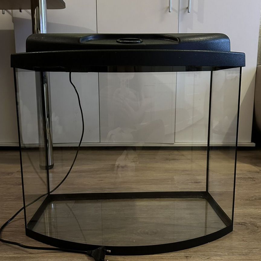 Аквариум с крышкой и подсветкой