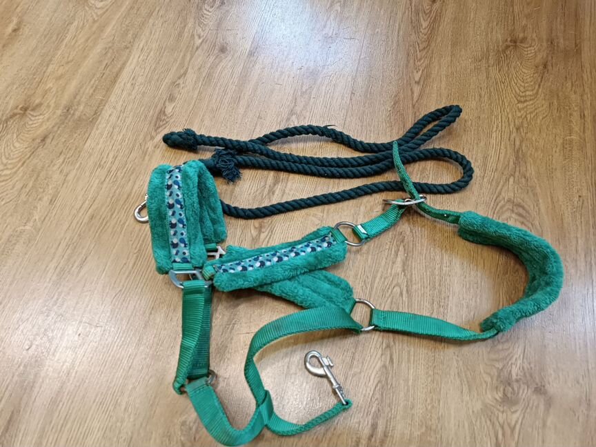 Недоуздок для лошади с мехом и повод