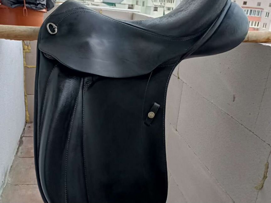 Выездковое седло