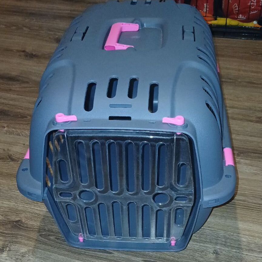 Переноска для кошек и маленьких собак