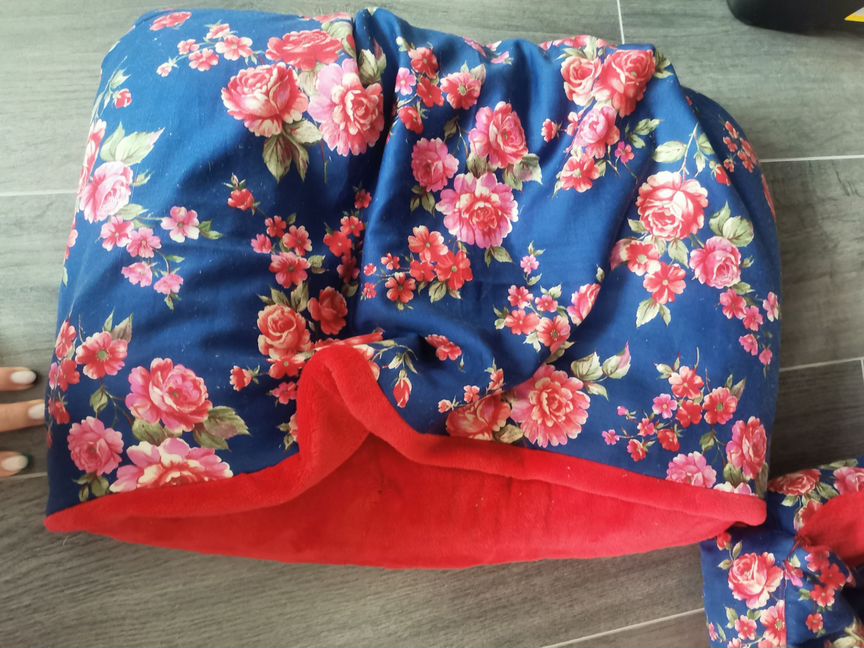 Лежанка с одеялом