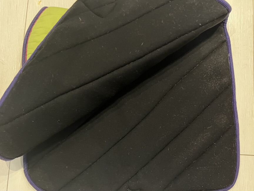 Конные вещи(вальтрапы, попона, недоуздок)